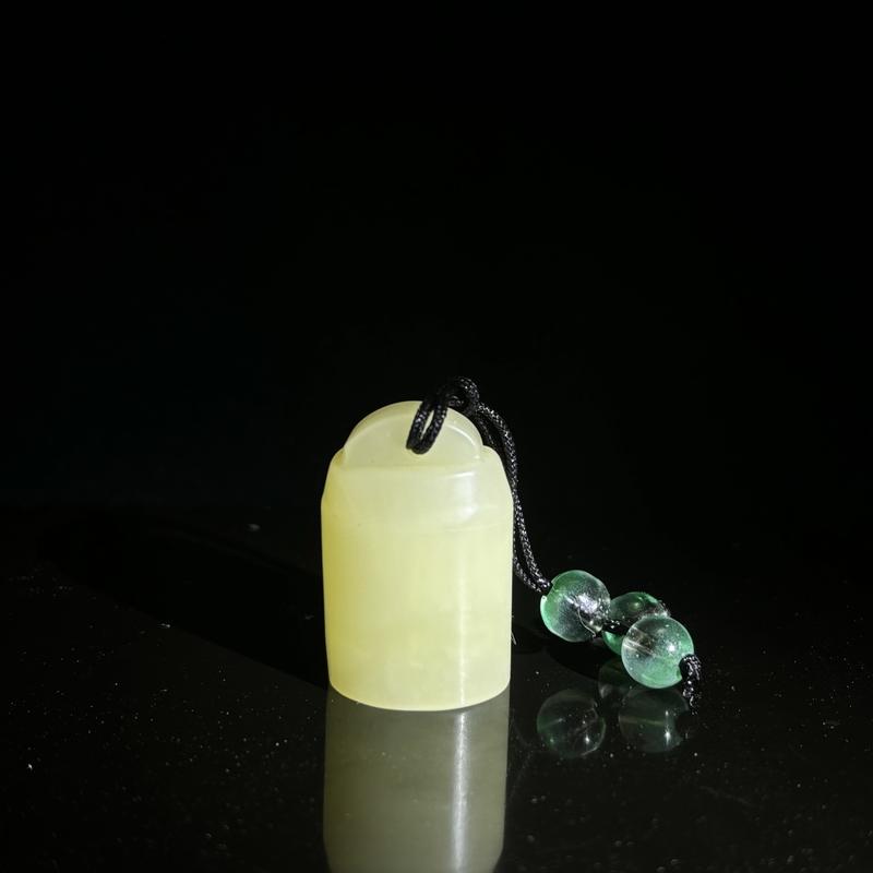 A hibiscus stone seal Shoushan stone seal pure white seal Chinese ...