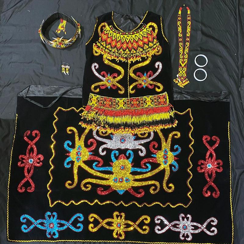 Set Baju adat khas Dayak dan full aksesoris manik - Shop | Tokopedia