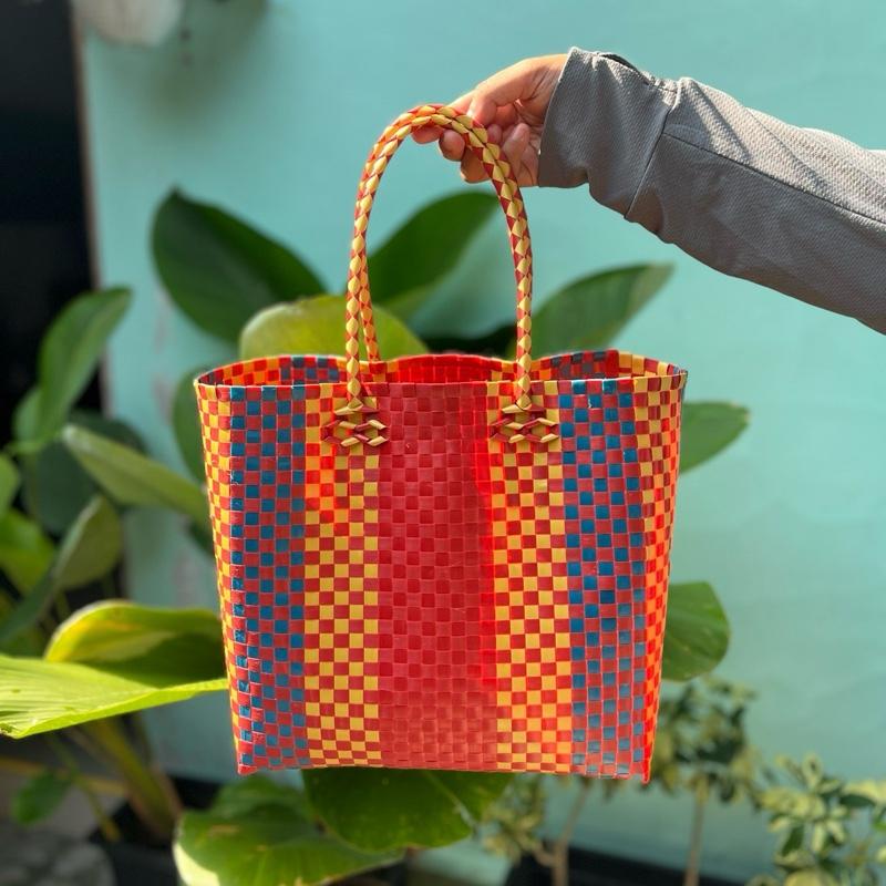 Tas anyam plastik/kaca ukuran M muat 5kg motif random - Shop | Tokopedia