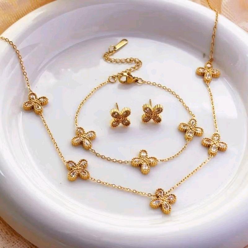 D1 Kalung set bunga permata titanium cantik - Shop | Tokopedia