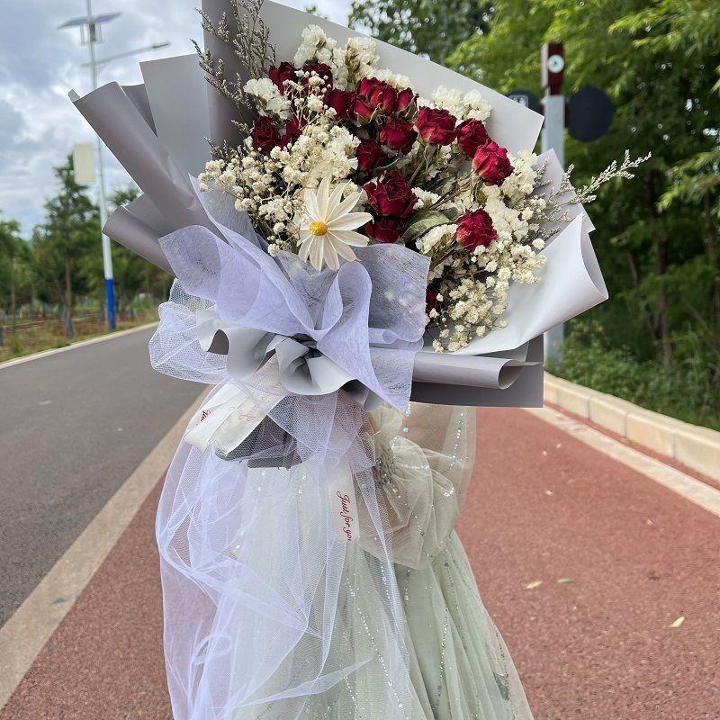 Sejambak bunga ros kering yang telah siap dicampur dan dipadankan ...