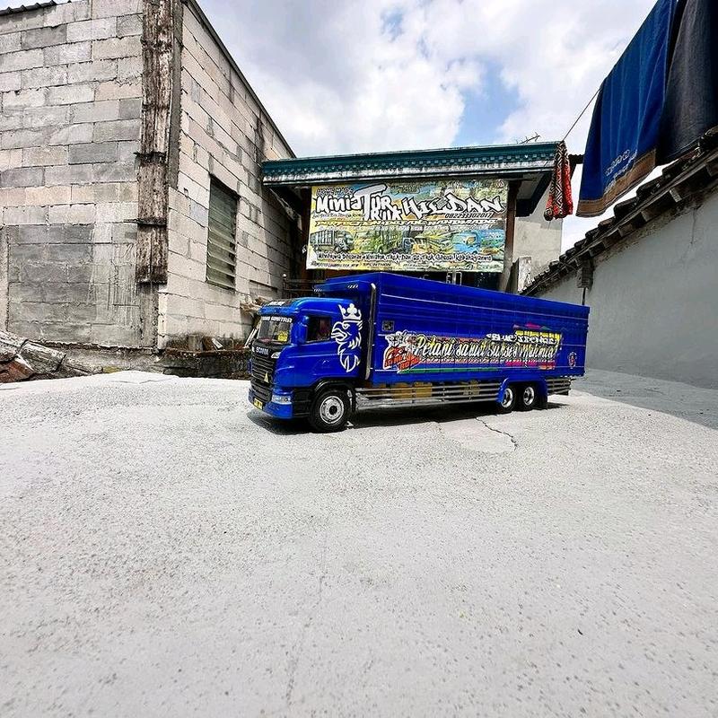 (PROMO)MINIATUR TRUK TRONTON HINO RODA 6 SUDAH DI LENGKAPI LAMPU - Shop ...