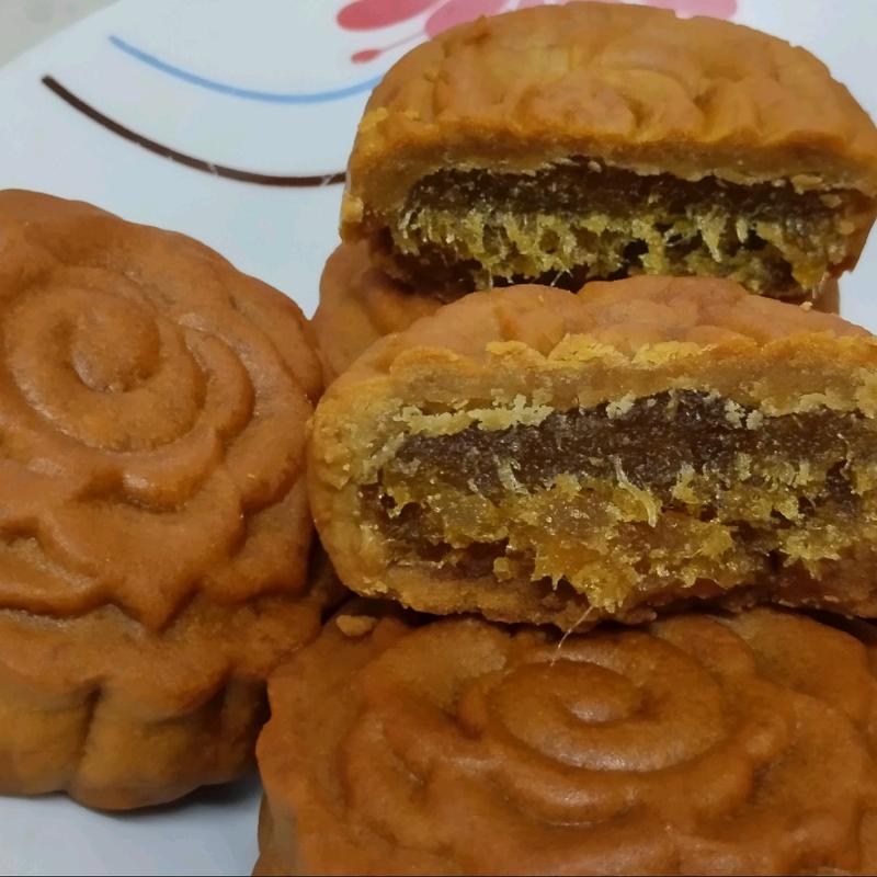 kuih bulan dengan nanas filling,moon cake with pineapple favours ...