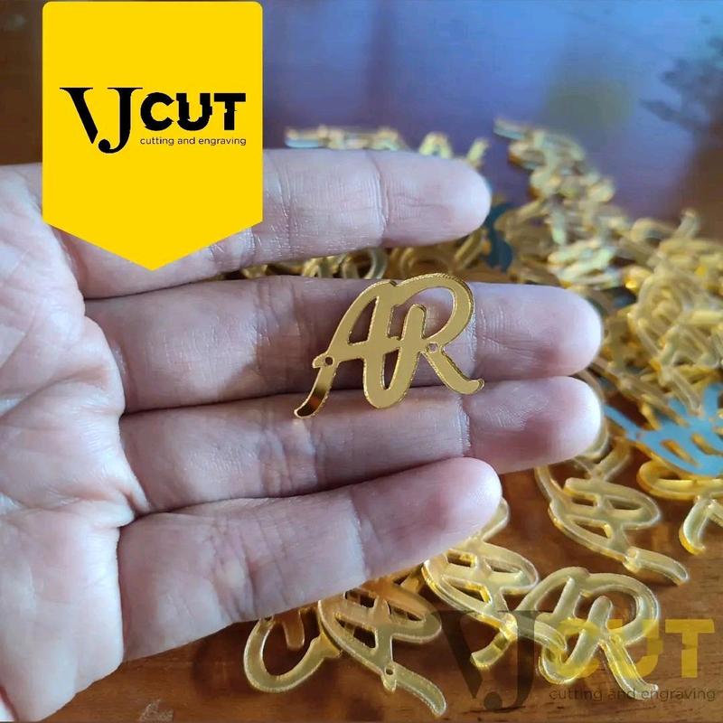 LABEL HIJAB AKRILIK LOGO INISIAL | LOGO BUTTON SCARVES ( isi - Shop ...