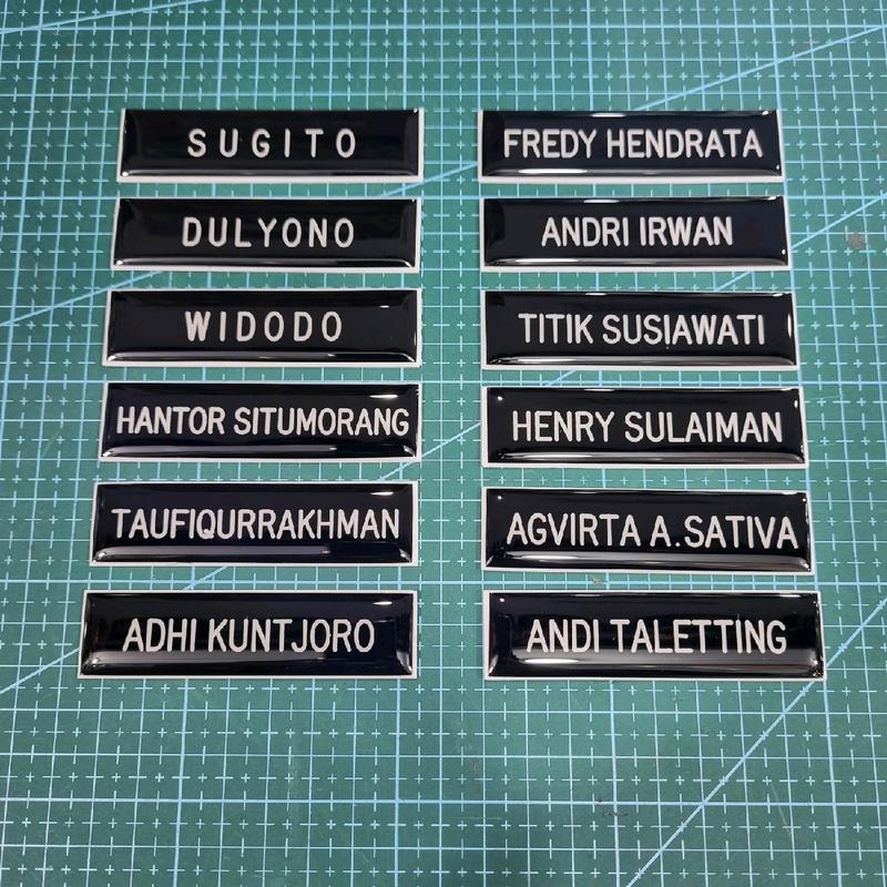 Nama dada / name tag viber akrilik glosy hitam putih| Magnet | Peniti ...