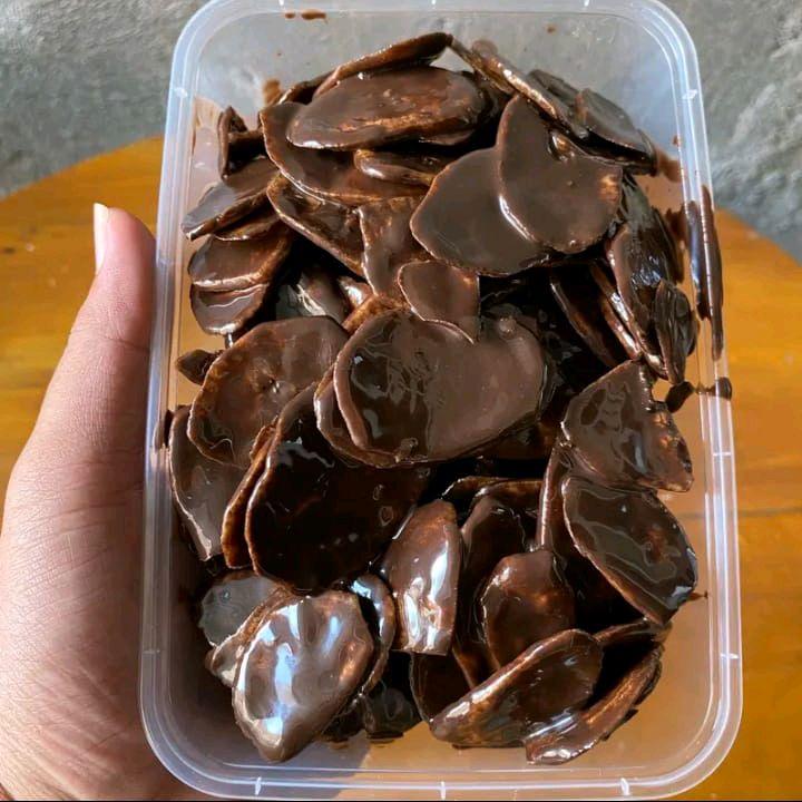 CEMILAN KRIPIK PISANG COKLAT LUMER MAKANAN RINGAN RENYAH MANIS - Shop ...