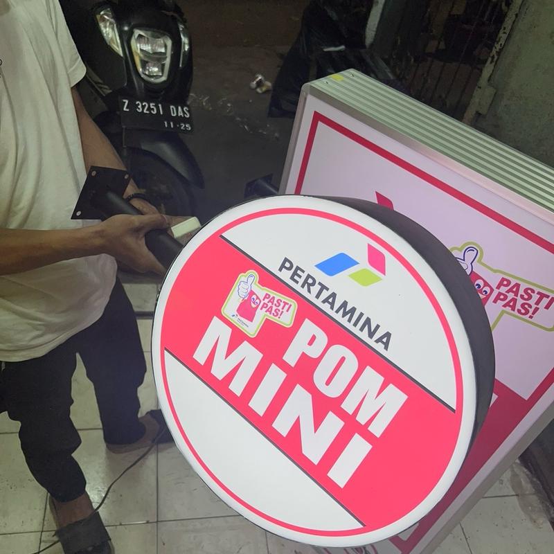 Pom Mini Neon Box Bulat 30cm Akrilik dengan Gambar Stiker Laminasi 2 ...