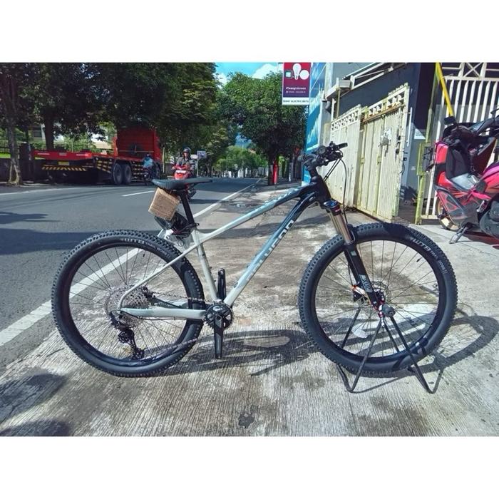 Jual SEPEDA MTB POLYGON XTRADA 7 2025 TERBARU GARANSI RESMI - 27.5 size ...