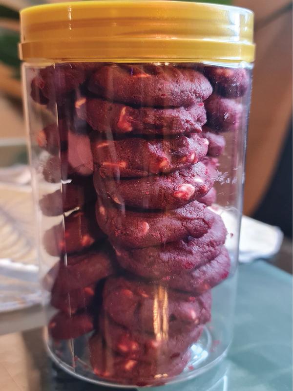 HOMEMADE FAMOUS RED VELVET CHOC CHIP COOKIES - TikTok Shop Malaysia