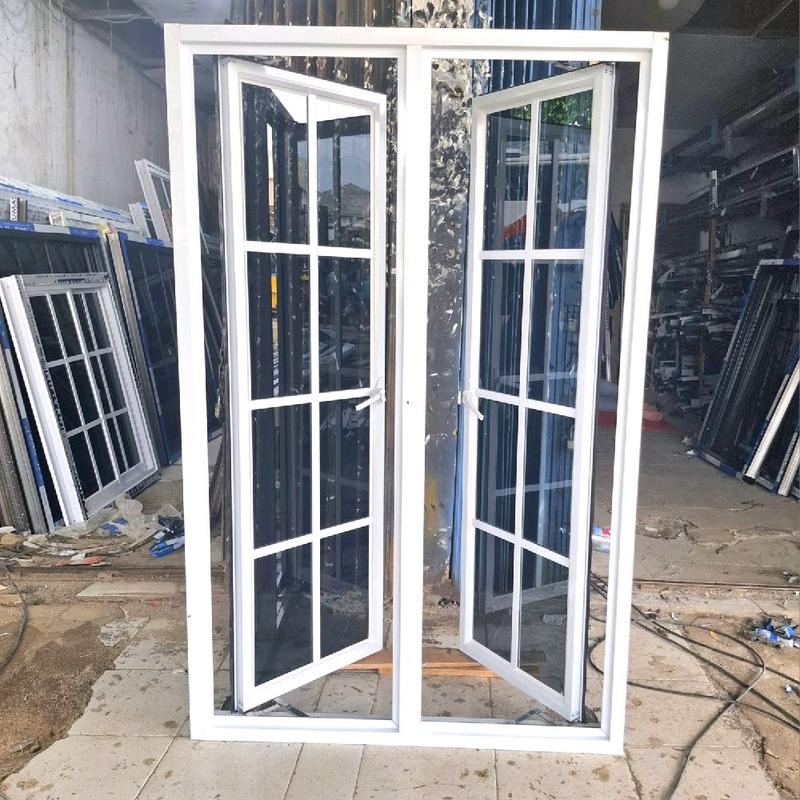 jendela aluminium swing 2 daun kaca 5mm kusen 3" + Lis ornamen ...