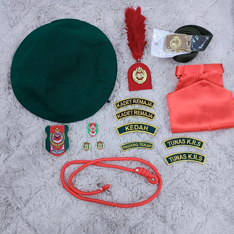 Aksesori Uniform KRS/TKRS Termasuk Topi Hijau, Sabuk, Dan Pelbagai ...