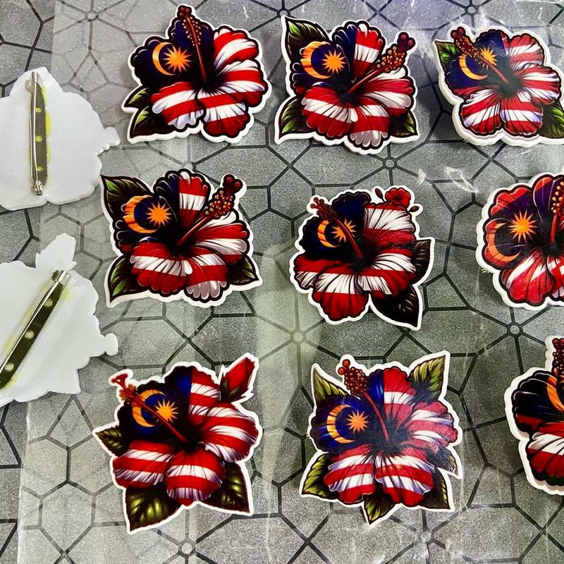 Pin Tudung Acrylic Bunga Raya Merdeka - Clips Included - TikTok Shop ...