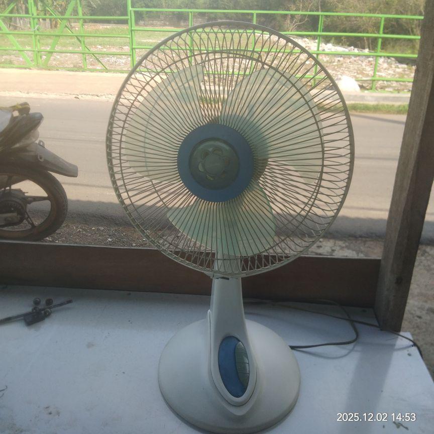 Praktis untuk Rumah & Kantor ️ Kipas Duduk Cosmos 12 Inch – Putaran ...