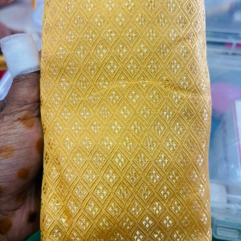 Gold colour blouse thuni (ravukkai thuni) 1miter - TikTok Shop Malaysia