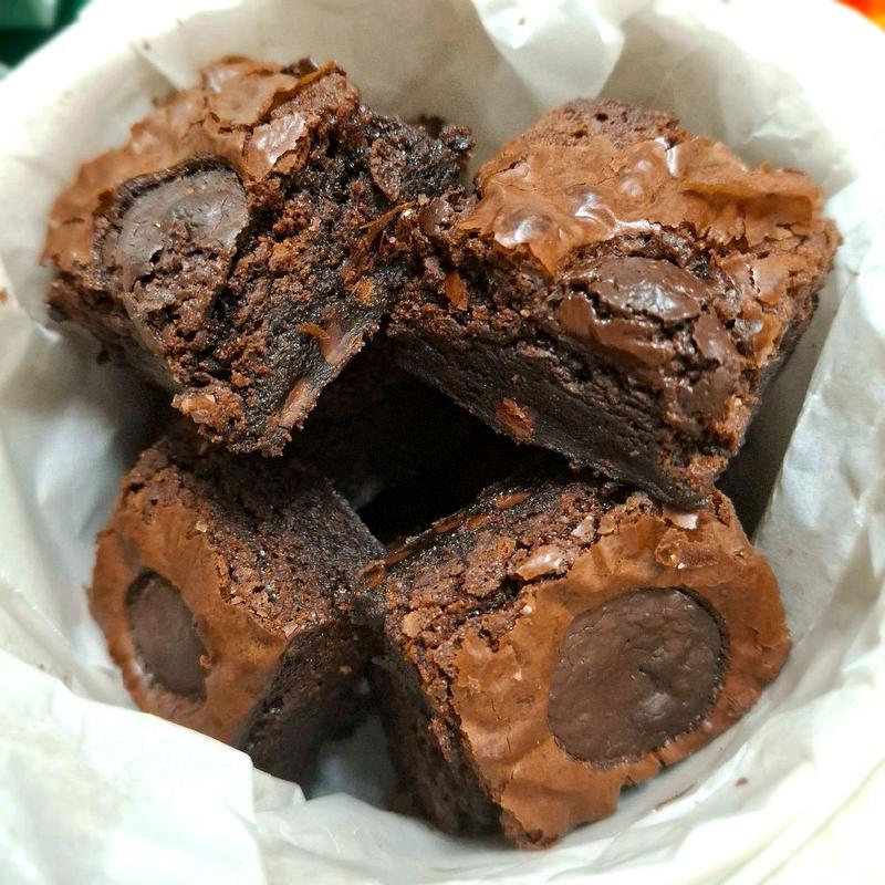 Fudgy Brownies Bucket 12pcs/bucket Chocolate Snack - TikTok Shop Malaysia