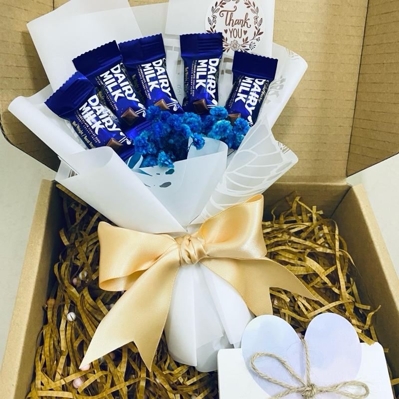 CADBURY WITH BLUE BABY BREATH BOUQUET IN GIFT BOX - TikTok Shop Malaysia