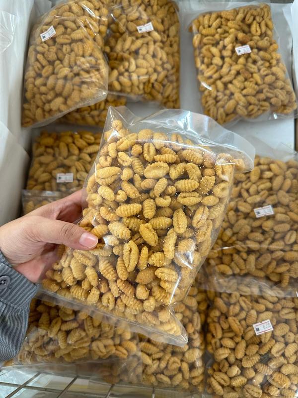 [VIRAL] Kuih Siput Rempah Daun kari 400g - TikTok Shop Malaysia