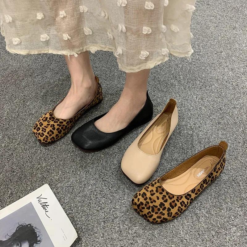Kasut balet rata dengan kaki persegi untuk wanita, kasut bot - TikTok ...