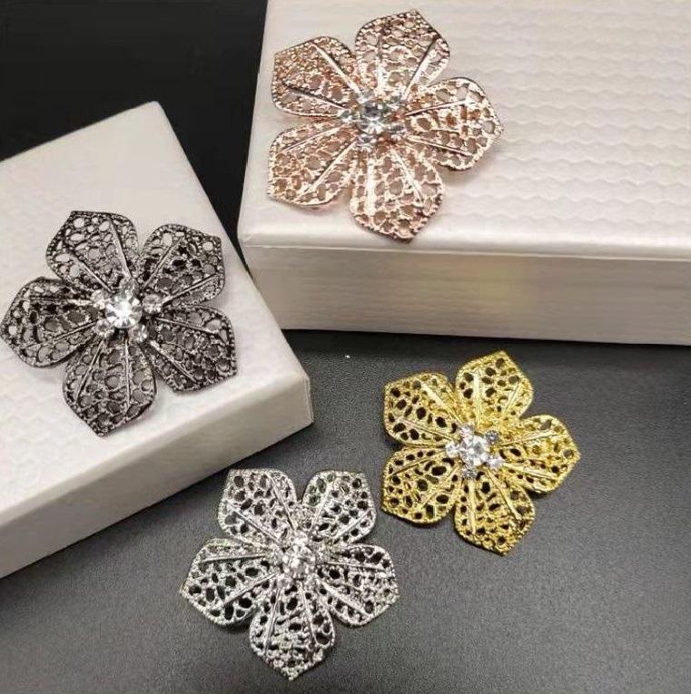 Kerongsang Bunga Raya Pin Emas Perak Chromed dengan Dua Pilihan ...