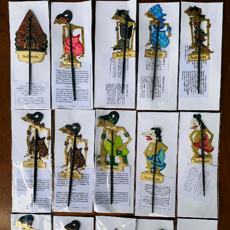 Souvenir Wayang Mini 10 cm Tulisan Indonesia Motif Batik Khas Jogja ...