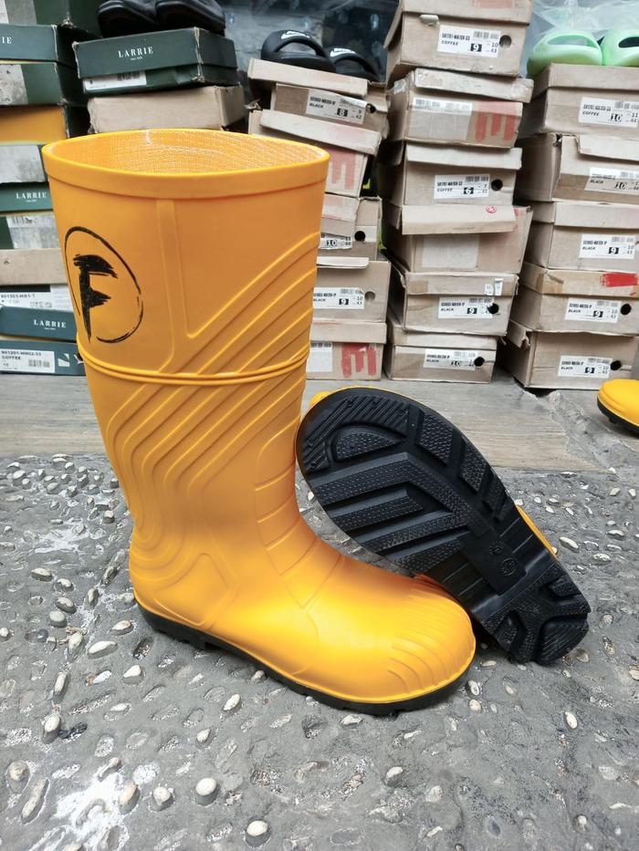 Jual Sepatu Safety Shoes PVC STEEL TOE 200 Joule Untuk APD Konstruksi ...