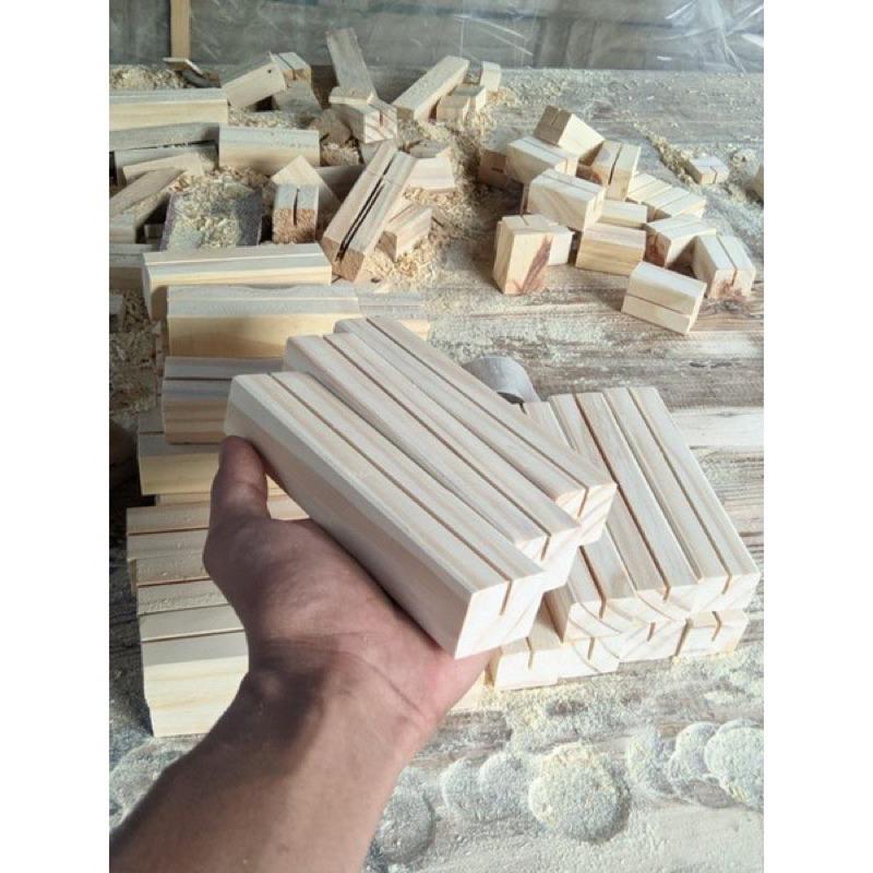Standing Kayu Tatakan Kayu Pinus Standing Akrilik Custom - Shop | Tokopedia