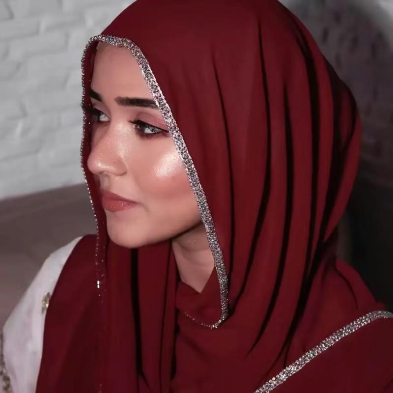 Selendang dengan hiasan tepi perak, scarf kepala chiffon berwarna ...