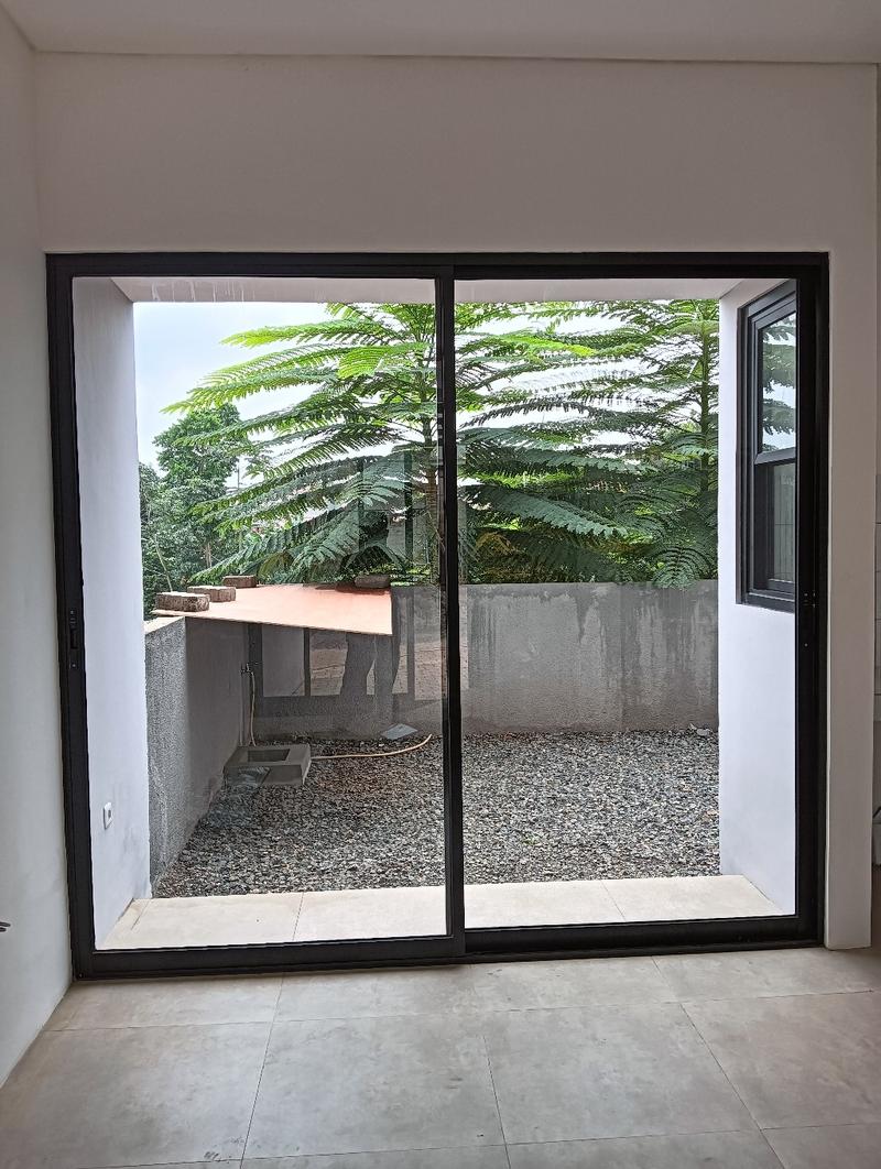 pintu sliding aluminium + kaca 5mm dua daun rel atas tambah rel bawah ...