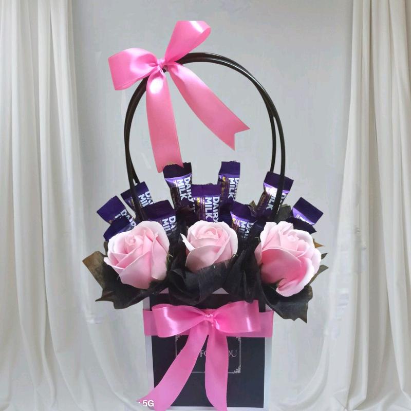 Bag Bouquet small size 11pcs mini Cadbury, 3 soap flowers READY STOCK ...