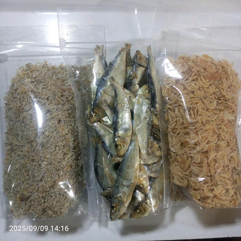 satu paket isi 3pcs ikan asin ( 1pcs 100gr ). ikan asin udang rebon ...