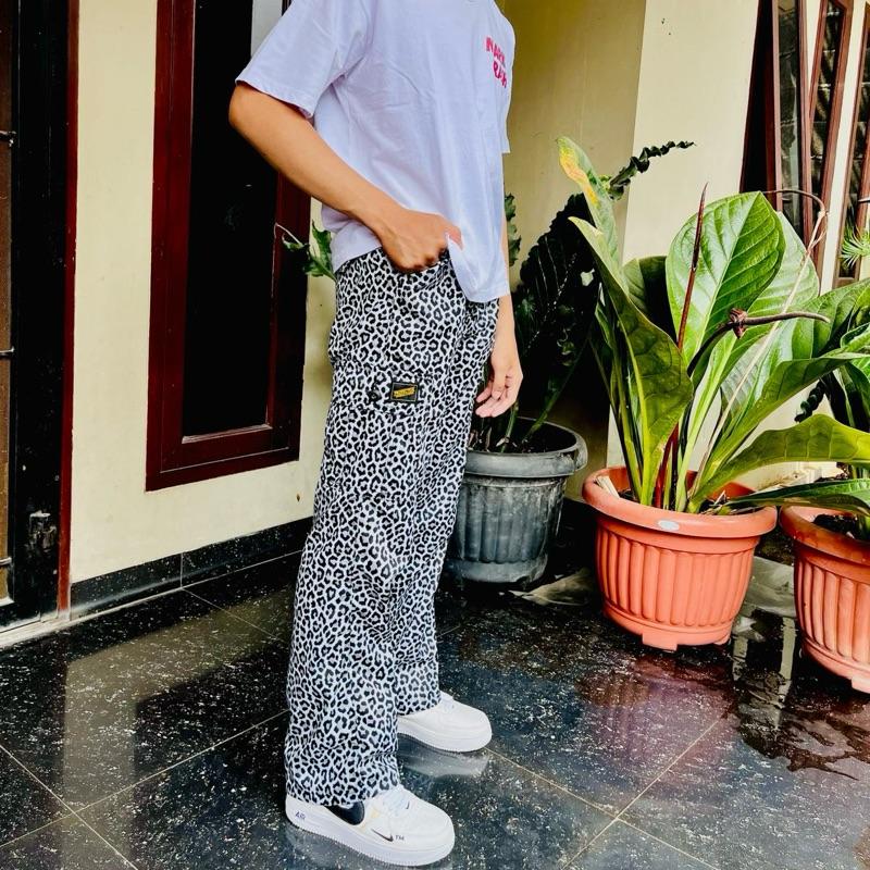 Celana Cargo Motif Leopard Camo Gombrong Skena Kekinian - Shop | Tokopedia
