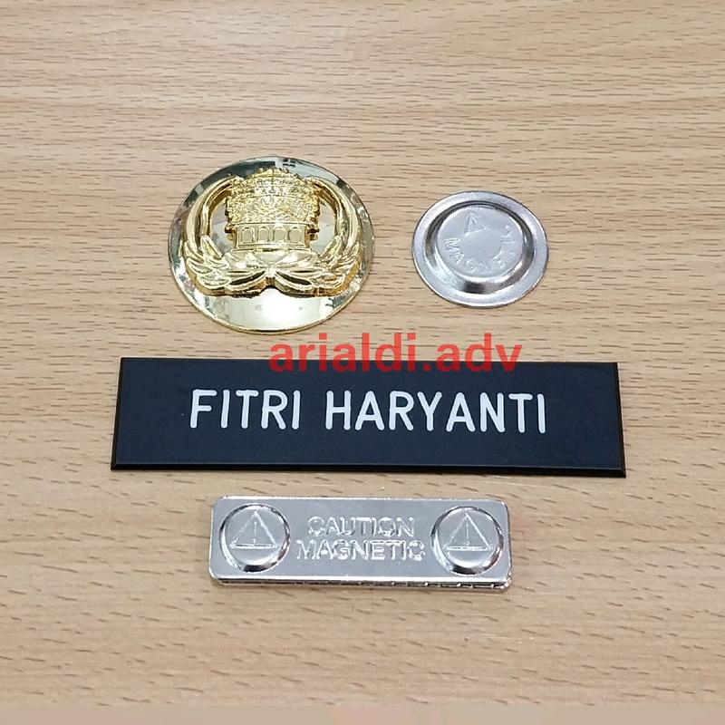 satu set papan nama dada grafir hitam dove full magnet dan pin - Shop ...