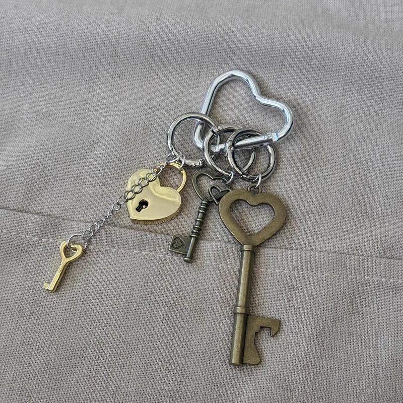 Gantungan kunci tas bag charm aesthetic keychain besi tali vintage ...