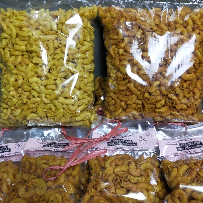 Makaroni Kriuk Pedas & Original Keripik Kering Snack Food - Cemilan ...