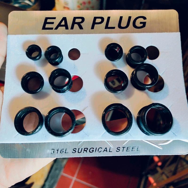 Piercing Ear Plug Karet atau Silikon Bahan Ringan Hitam dan Warna ...