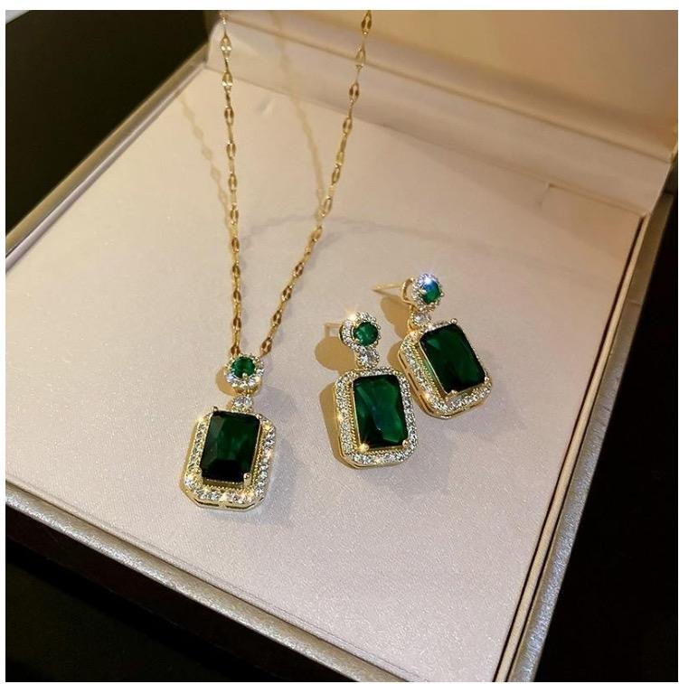 [Kilig Jewelry] Green bottle necklace, imitation glass jade necklace ...