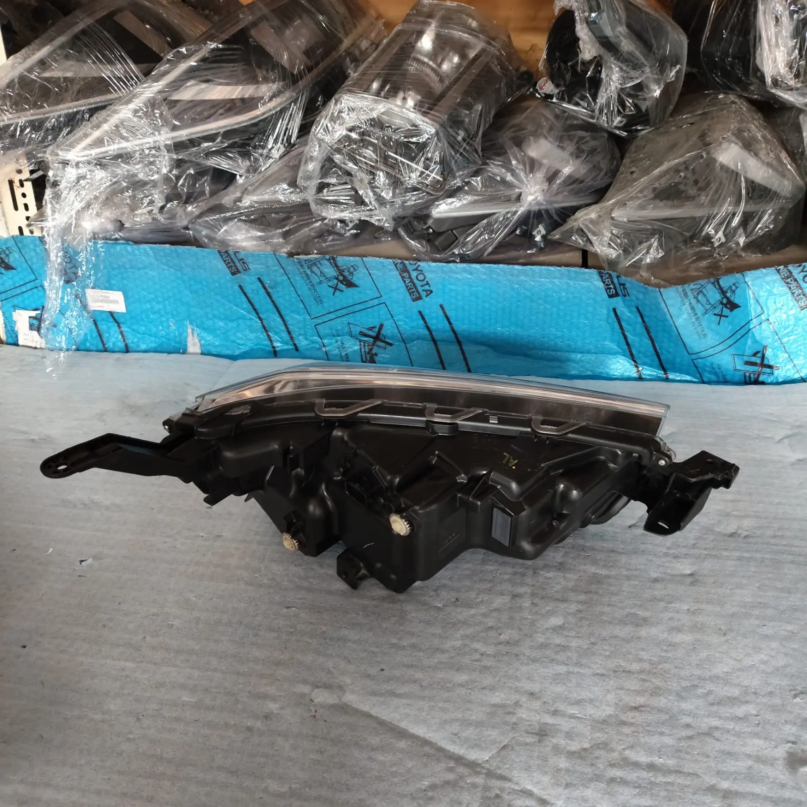 Headlamp Lampu Depan Toyota Avanza Type G 2022 2023 Original - Shop ...