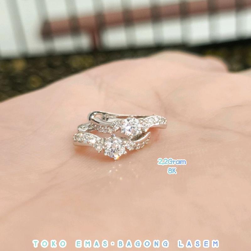 Anting Emas Putih Ayu Gold 8K - Shop | Tokopedia