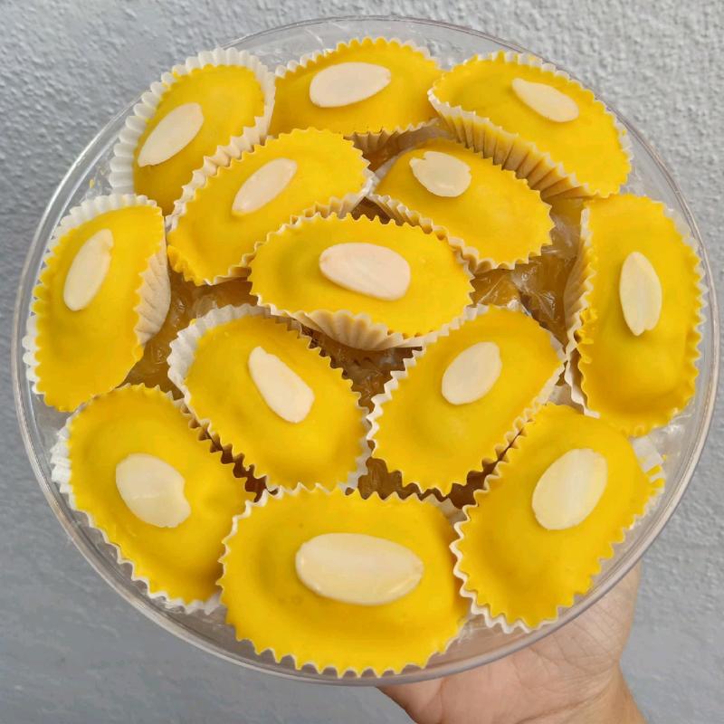Durian Flavour Almond London by @Hawanaa_Patisserie (BADAM SEBIJI ...