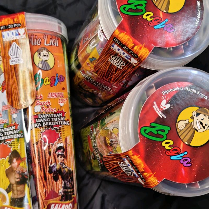 cemilan mie lidi karakter kemasan Toples, isi 20pcs Snack - Shop ...