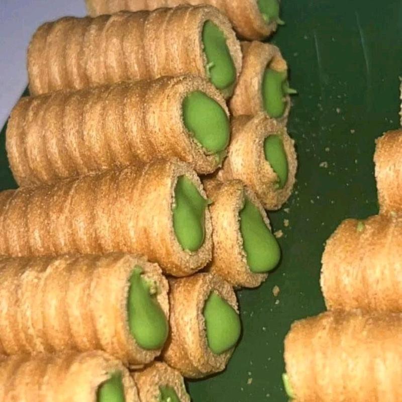 Kuih sepit/kapit roll berinti Crunchy Pek Snacks coklat flak - TikTok ...
