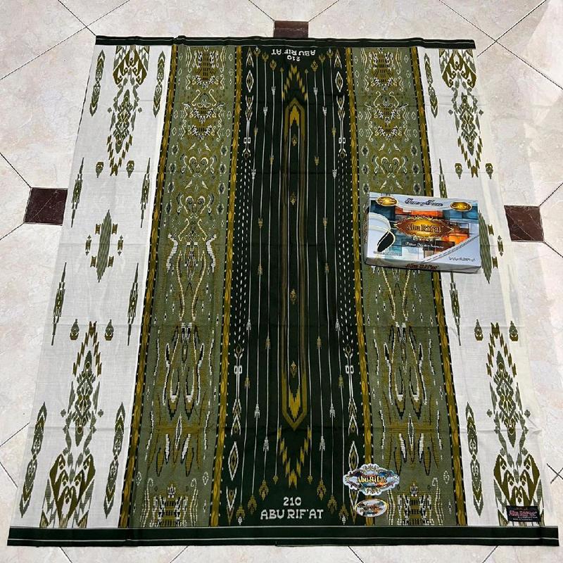 Sarung Abu Rif'at Motif Kembang Sarung Abu Rifat Kembang - Shop | Tokopedia