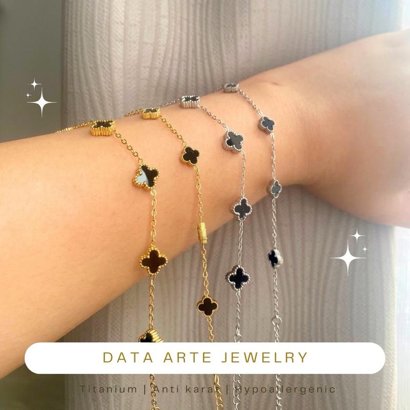TITANIUM Clover Bracelet | Gelang bunga semanggi hitam gold silver ...