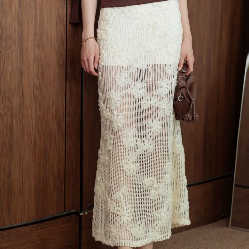 Berries | Casey Skirt | Váy ren hoa 3d form ôm có lót dày dặn - TikTok ...