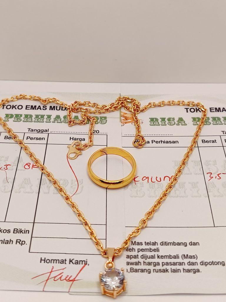 Kalung Wanita Nuri Liontin Permata Emas Muda 8k dapat surat dari toko ...