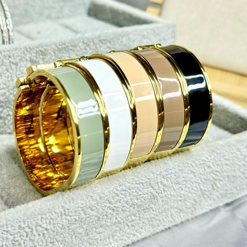 Cherlyn กำไลข้อมือ H อะไหล่ทอง - TikTok Shop Thailand