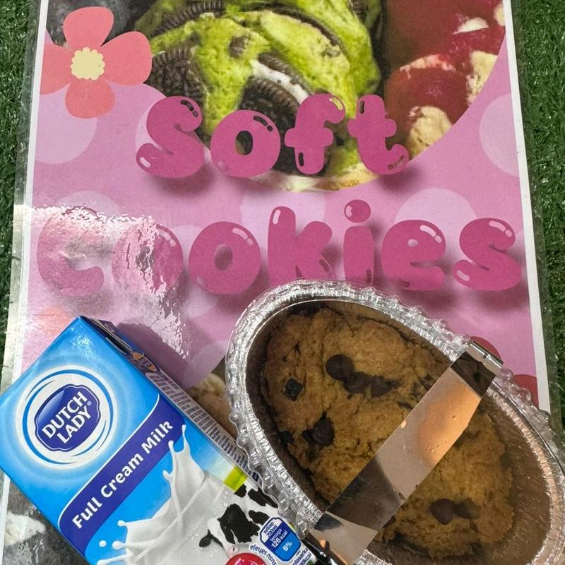 soft cookies origanal,coklat,red velvet beserta susu 1 kota - TikTok ...
