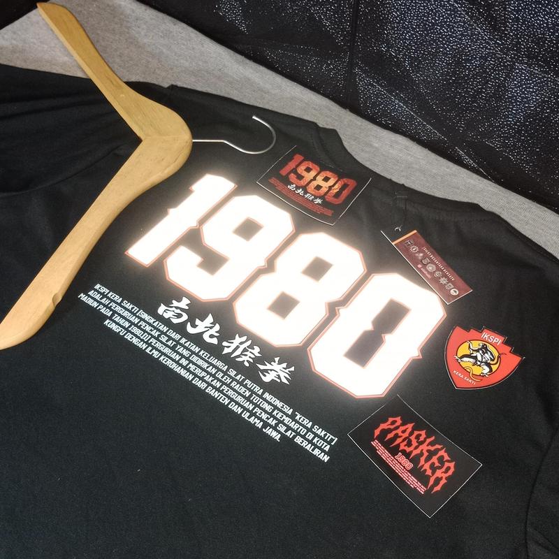 Kaos Kera Sakti Menyala Terkena Cahaya 1980 Kaos Ikspi Jiensho - Shop ...