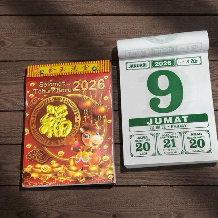 Jual Kalender Harian Sedang 2026 Satu Set Beserta Papan Gantungannya ...