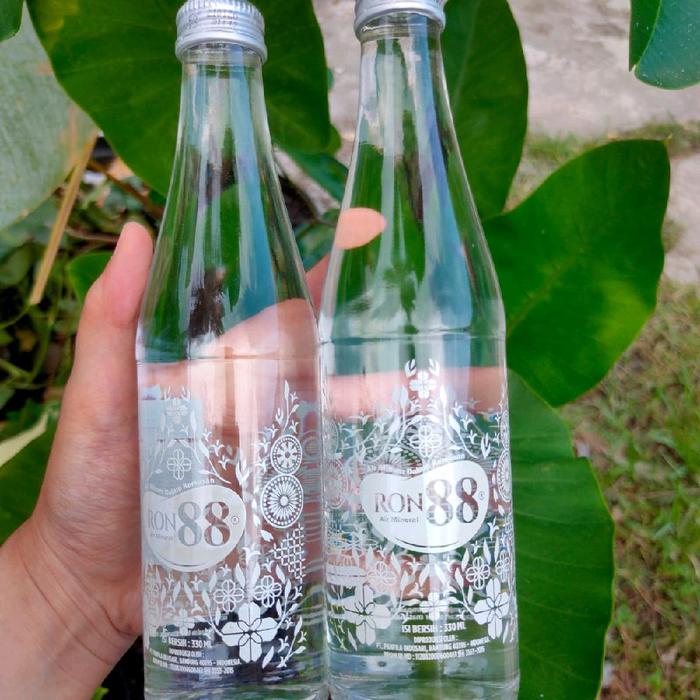 Jual Ron88 Air Mineral Botol Glass Kaca 330ml Dus Isi 12 Praktis Mewah ...